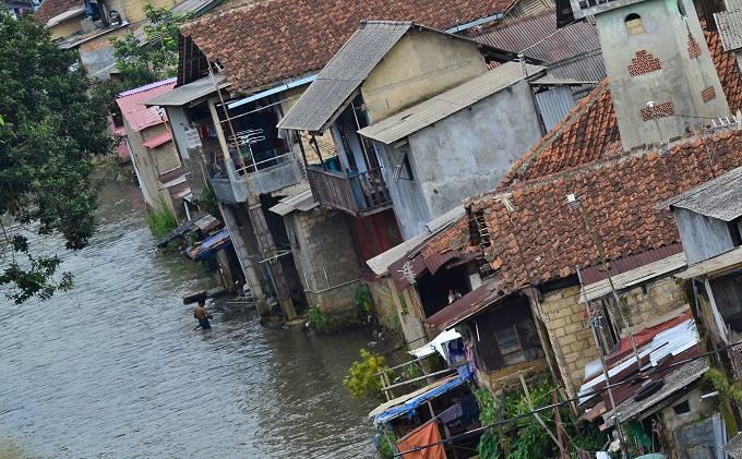 Kawasan Padat Penduduk, Satu Rumah Dihuni 3 KK - Wartakotalive.com