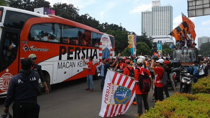 Kisah Sopir Bus Mayasari Bakti Tanggung Kerusakan Jok Akibat Ulah Oknum Suporter - Wartakotalive.com