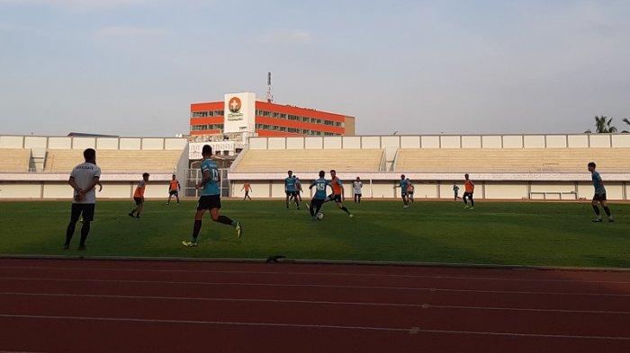 Latihan Sore Persita Tangerang, Mateo Bustos Tampak Akrab dengan Dallen ...