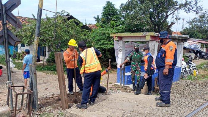 Tingkatkan Keselamatan Bersama, PT KAI Daop 1 Tutup Empat Perlintasan KA Liar - Wartakotalive.com