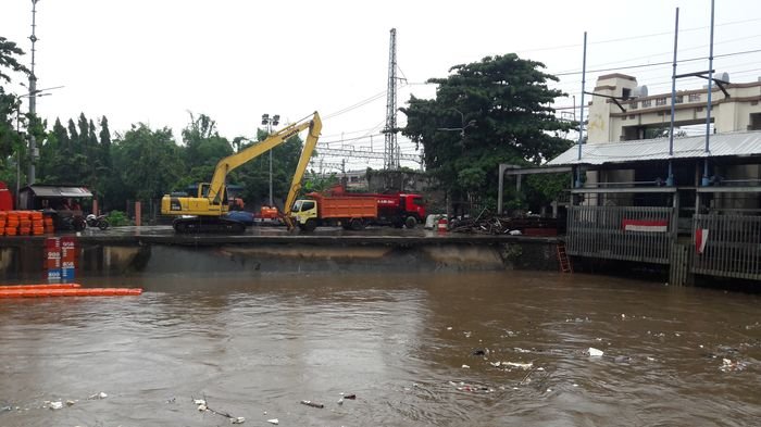 Pintu Air Karet Siaga 1, Manggarai Siaga 3 - Wartakotalive.com