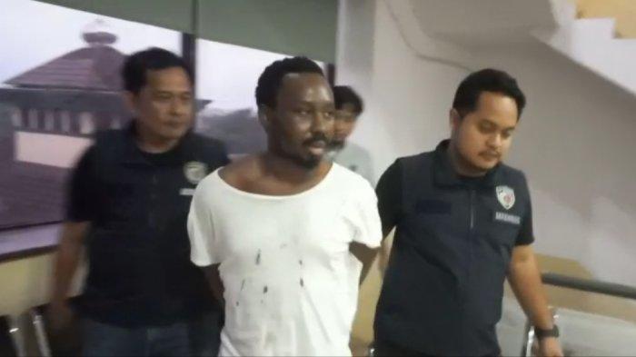 Kronologis Wna Nigeria Tendang Dan Tusuk Dua Lansia Dengan Pisau Di