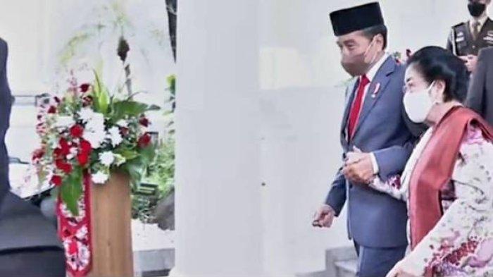 Momentum Jokowi Bicara Empat Mata dan Genggam Erat Tangan Megawati, Tepis Isu Keretakan ...