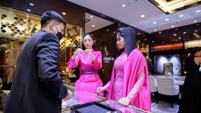 Princess of Bahrain Terpesona dengan Kecantikan Perhiasan Berlian di ...