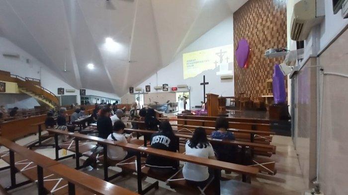 Sebanyak 700 Jemaat Menghadiri Ibadah Jumat Agung di Gereja Santo ...
