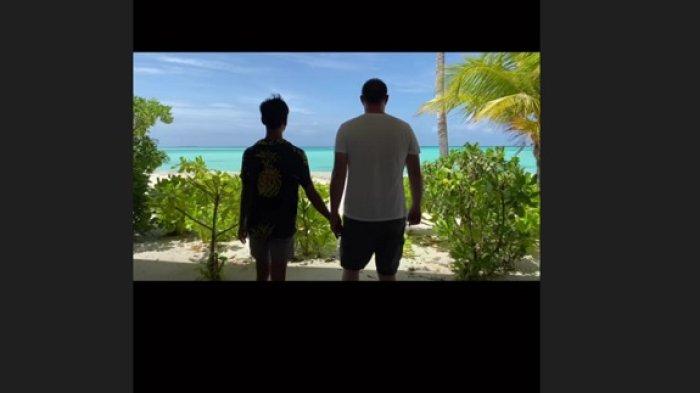 Momen Ragil Mahardika Rayakan 8 tahun Kebersamaan Dengan Suami Gaynya - Wartakotalive.com