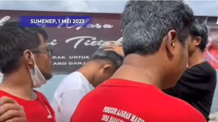 Dukung Ganjar Pranowo Capres 2024, Sejumlah Relawan Warnai Rambut ...