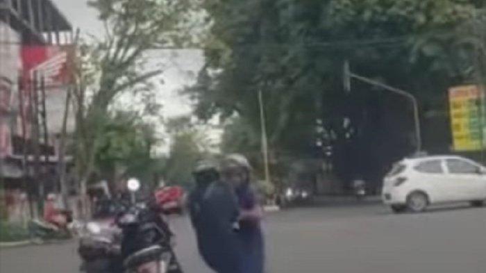 Modus Seorang Wanita Pura-pura Tertabrak Motor, Namun Ia Malah Mencoba ...