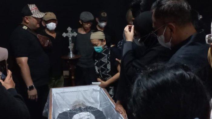 Pendiri Teater Koma Nano Riantiarno Meninggal Dunia, Diketahui Derita ...