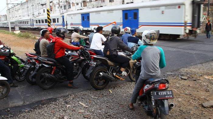 Langkah yang Dilakukan Kemenhub Terkait Tingginya Angka Kecelakaan di Perlintasan Kereta Api ...