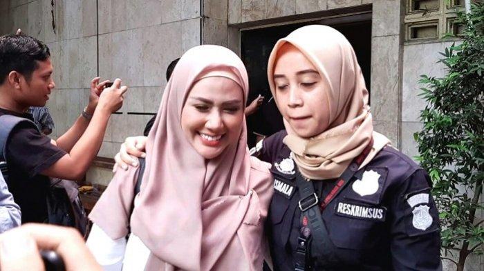 Tiba di Kejaksaan Negeri Jakarta Selatan, Rey Utami Lontarkan Kata-kata ...