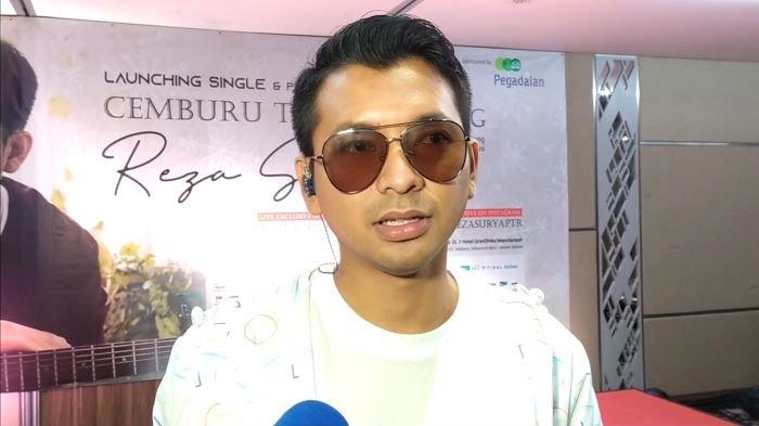 Reza Surya Nyanyikan 'Cemburu Tanda Sayang', Inspirasi Lirik Lagunya ...