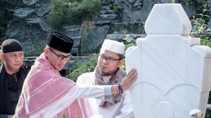 Kembangkan Wisata Religi Makam Sunan Ampel, Sandiaga Uno: Ciptakan Peluang Usaha-Buka Lapangan ...