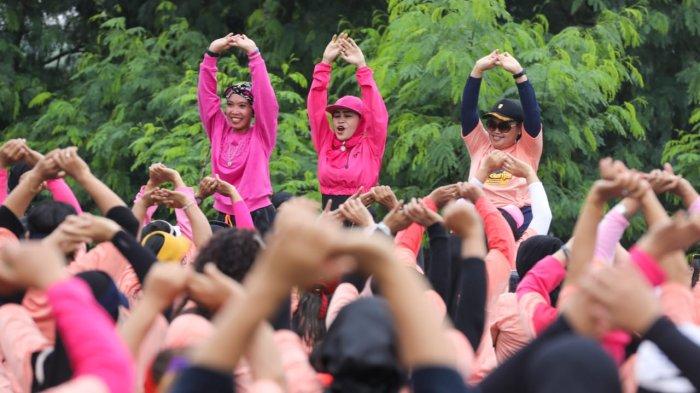 Ratusan Emak-emak di Cengkareng Ikut Gerakan Senam Sehat untuk Wujudkan Indonesia Bugar ...