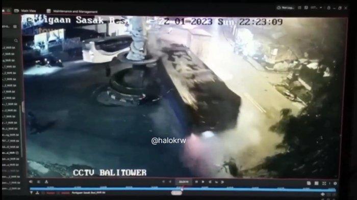 Patung Bima di Purwakarta Ambruk Setelah Ditabrak Truk yang Mengalami ...