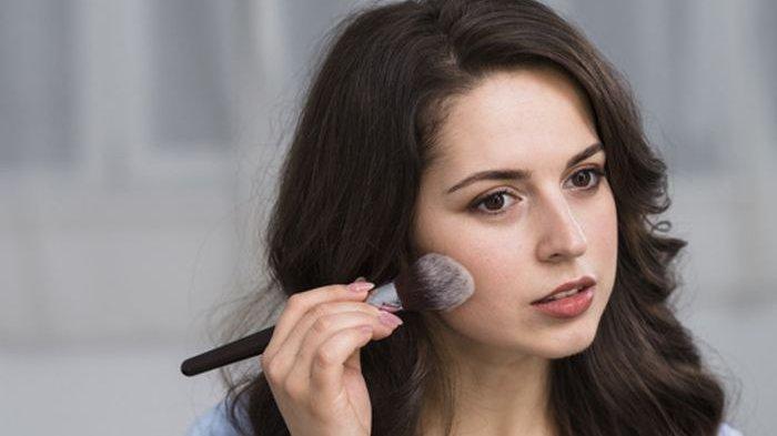 Tips Mendapatkan Senyum Apple Cheeks dengan Riasan Wajah - Halaman all ...