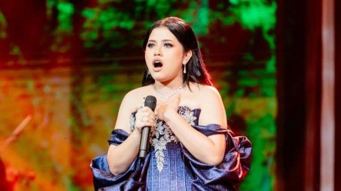 Dikenal Dekat dengan Shabrina Leanor, Fajar Noor Dihujat karena Jalan Bareng Cewek Lain ...