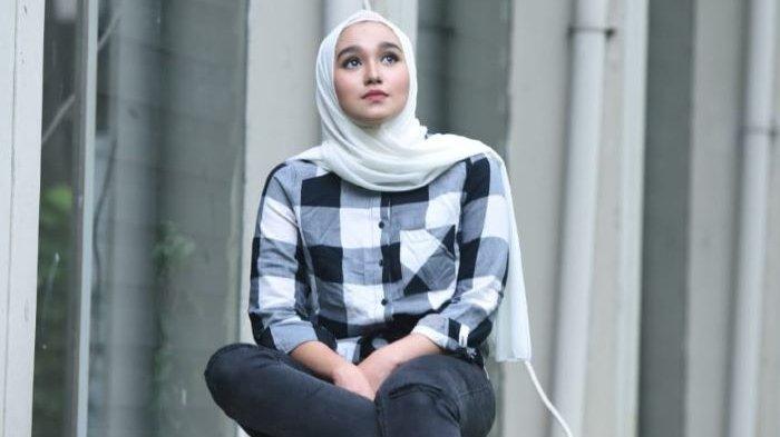 Shakila Aisyah Nyanyikan 'Cauze that Story', Jadi Penyemangat Sambil ...