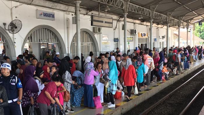 Mulai Besok KA Lokal Rangkasbitung-Merak Hanya Berhenti di Stasiun Cilegon - Tribuntangerang.com