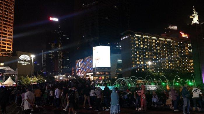 Jalanan Ditutup, Ribuan Masyarakat Penuhi Bundaran HI Jelang Perayaan Tahun baru 2023 ...