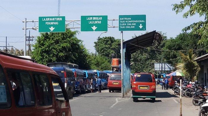 Polisi Memasang Pengeras Suara untuk Memperingatkan Ojol selalu ...