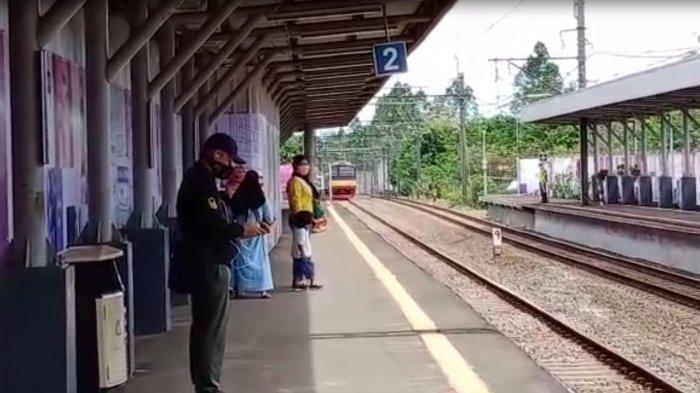 VIDEO: Operasional KRL Normal, Begini Suasana di Stasiun Rawa Buntu ...