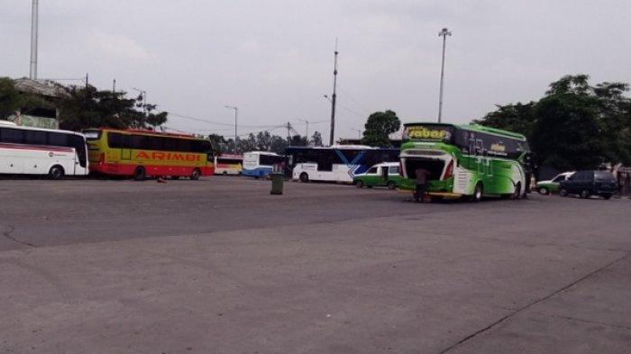 Menanti Janji Budi Karya, Penjual Tiket Bus Setia Menunggu di Depan ...