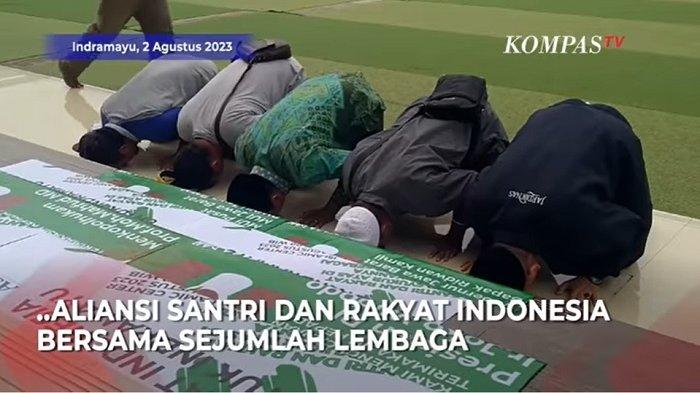 Sujud Syukur Santri di Indramayu Usai Panji Gumilang Jadi Tersangka dan ... Sujud Syukur Santri di Indramayu Usai Panji Gumilang Jadi Tersangka dan ...