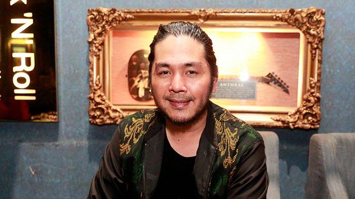 Takaeda Nyanyikan 'Terlalu Berharap' yang Diciptakannya Medio 2018 ...