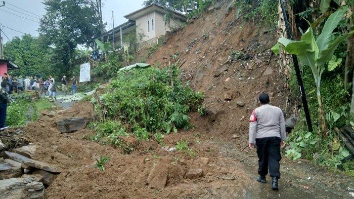 Hujan Lebat dan Lama Memicu Tanah Longsor, Jalan Antar Desa di Kecamatan Nanggung Terputus ...