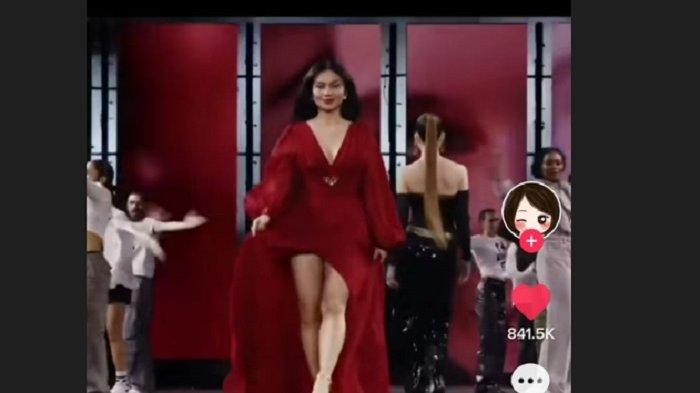 Ariel Tatum, Perempuan Pertama Indonesia Yang Tampil Menawan di Paris ...