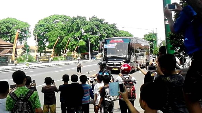 Polisi Ancam Tilang Bus yang Pakai Klakson Telolet - Wartakotalive.com
