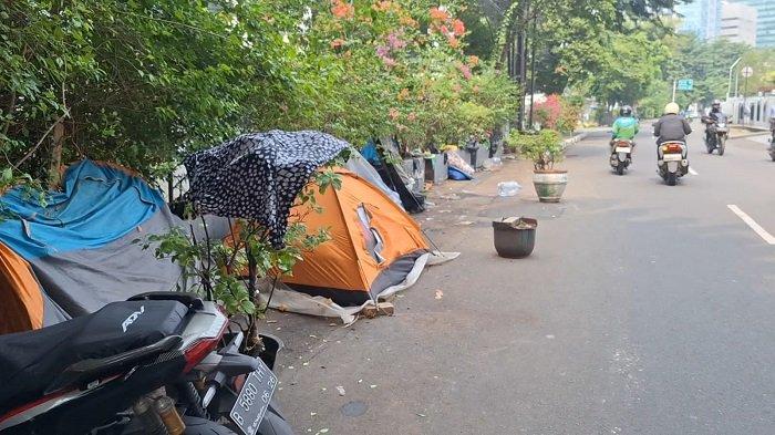 BREAKING NEWS: Hari Ini, Pemkot Jaksel Tertibkan Tenda Pencari Suaka di ...