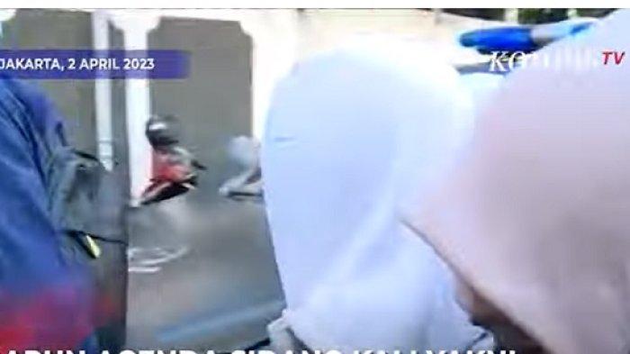Terdakwa AG Pacar Mario Dandy Jalani Sidang Putusan Sela di PN Jakarta ...