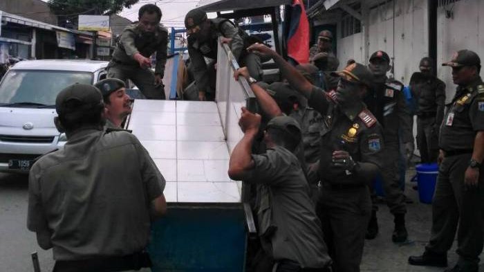 PKL dan Parkir Liar di Kawasan Terminal Klender Kocar-kacir Saat ... PKL dan Parkir Liar di Kawasan Terminal Klender Kocar-kacir Saat ...