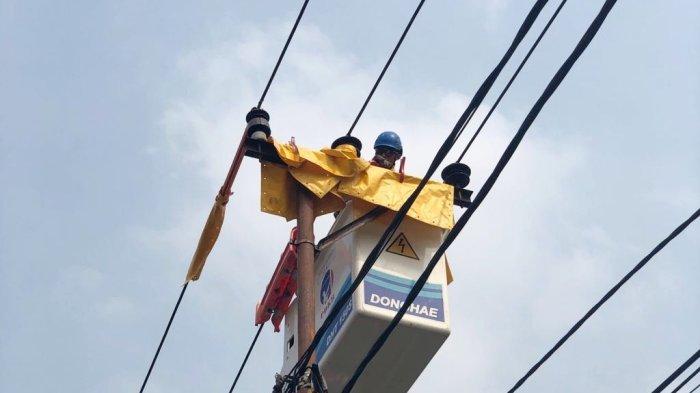 Potret Tim PDKB PLN, Lakukan Pemeliharaan dan Perbaikan Jaringan ...