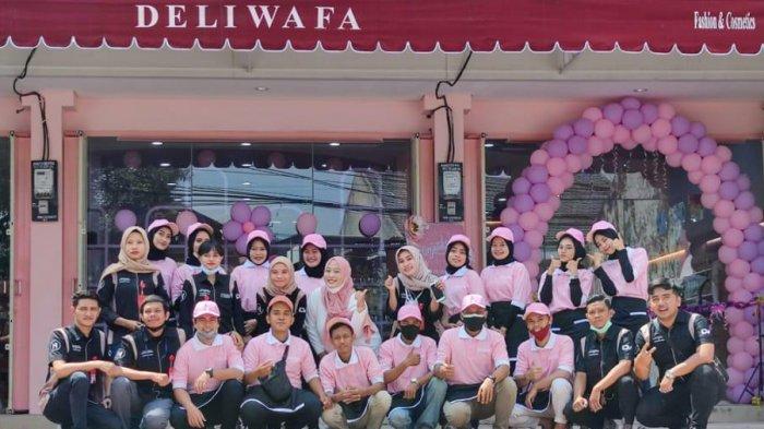 Tom Liwafa, Adaptif Dengan Toko Fashion dan Kosmetik Deliwafa yang ...