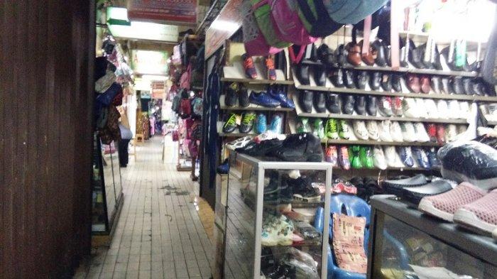 Jelang Lebaran, Pedagang Pakaian di Pasar Slipi Mulai Nekat Berjualan ...