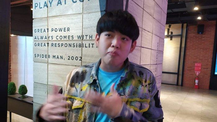 Ingin Tampil Total dalam Film Bucin, Tommy Lim Lepas Seluruh Pakaian ...