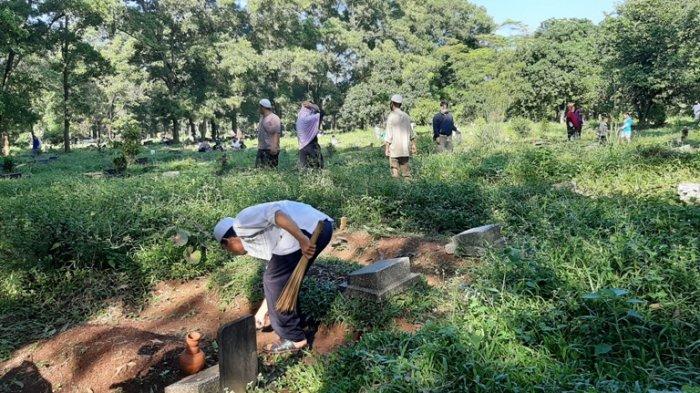 Lebaran Hari Pertama, TPU Pondok Rajeg Cibinong Kabupaten Bogor Mulai ...