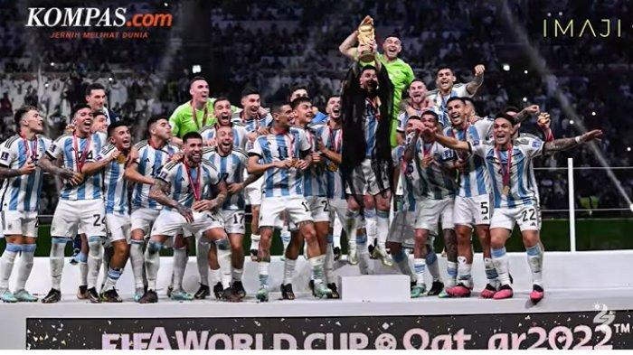 Momen Messi Angkat Trofi Piala Dunia, Kini Sah Sejajarkan Diri dengan ...