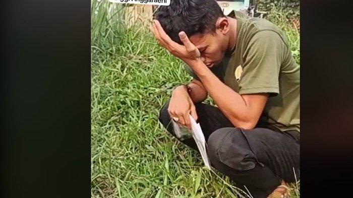 Detik-Detik Saat Fahmi Bakar Undangan Resepsi Pernikahanya dengan Anggi Angraeni - Wartakotalive.com