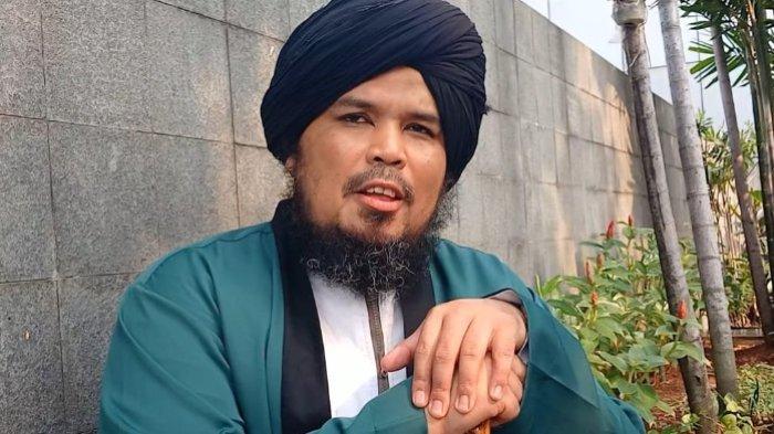 Oklin Fia Dinilai Langgar Norma Kesusilaan, Ustaz Derry Sulaiman: Ajak ...