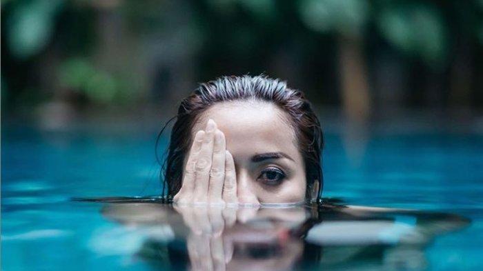 Tante Ernie Lebih Suka Hotman Paris Dibandingkan Ariel Noah, Ternyata Ini Alasannya ...