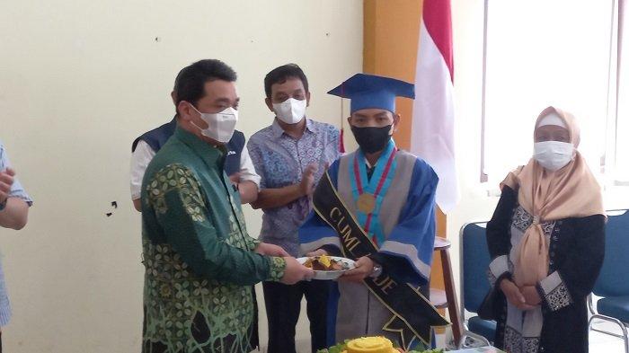 Muhammad Rizki Hidayat Meraih Cumlaude Usai Buat Aplikasi Diagnosa Penyakit Gigi di Google ...