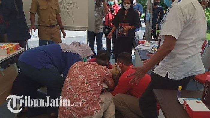 Alasan Wali Kota Surabaya Risma Sujud di Kaki Seorang Dokter Simpang-siur, Ini Fakta yang ...