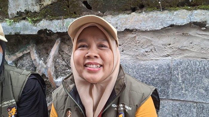 Upah Rp 1 Juta, Yuyun Tetap Semangat Sebagai Petugas Pantarlih demi Pilkada Jakarta yang Jurdil ...