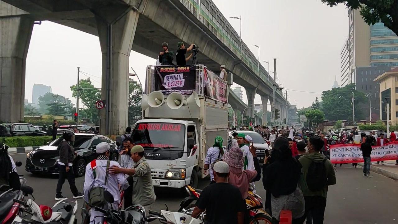 Coldplay Tetap Konser di Jakarta, Tokoh FPI Ancam Kepung Bandara, GBK ...