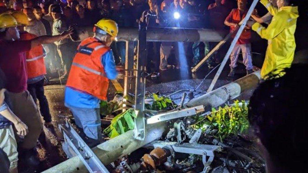 Viral Pemudik Aceh Tewas Tertimpa Tiang Listrik 2 Korban Sulit Dievakuasi Akibat Terjadi 