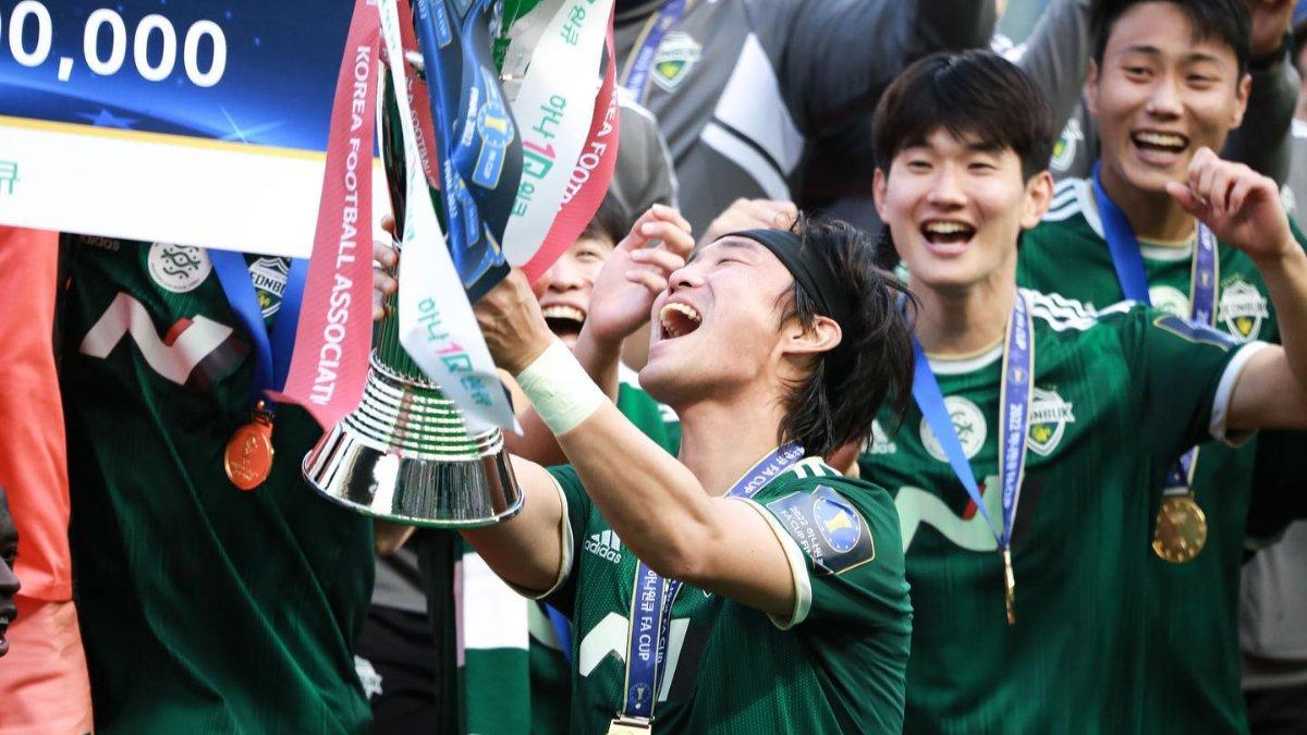 Profil Choi Bo-Kyeong: Oppa Uzur Arema Kualitas Bintang 5, Layak ...